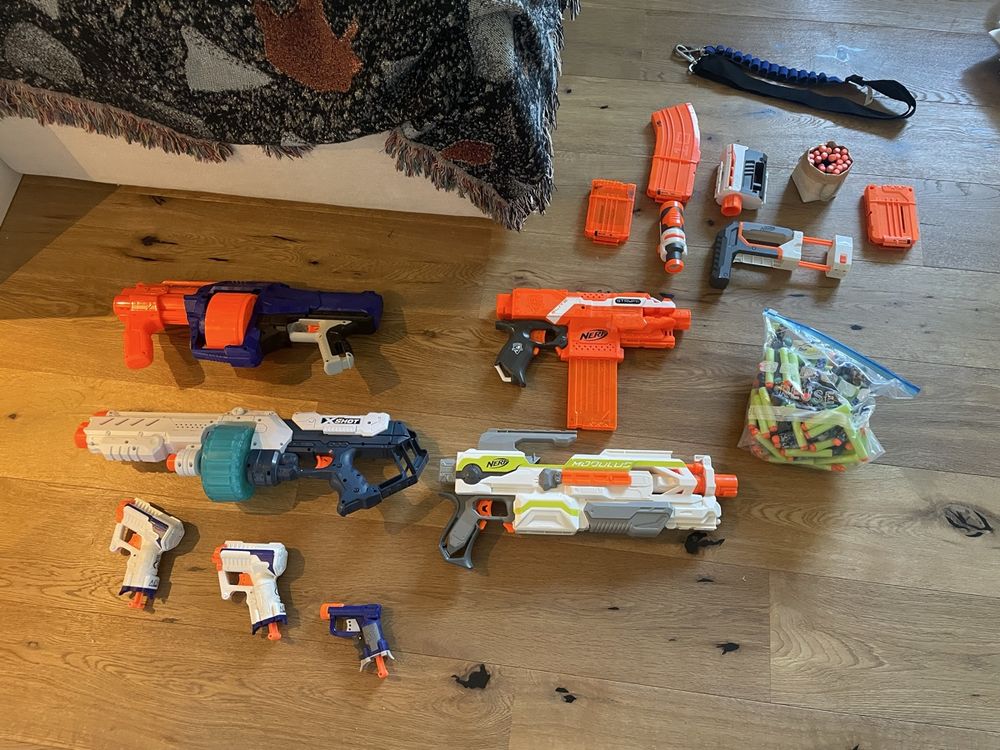 7 NERF guns + viele extras (Gebraucht) in Männedorf für CHF 25 – mit ...
