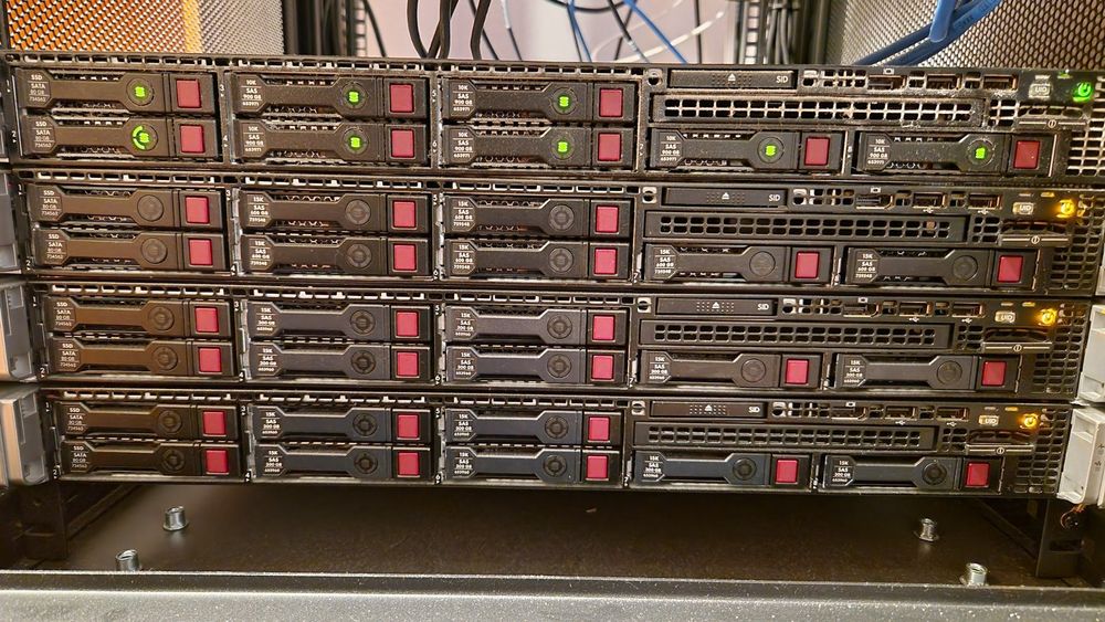 HP DL360p G8 Fully loaded - 256gb RAM, 40 Cores, full array (Gebraucht ...