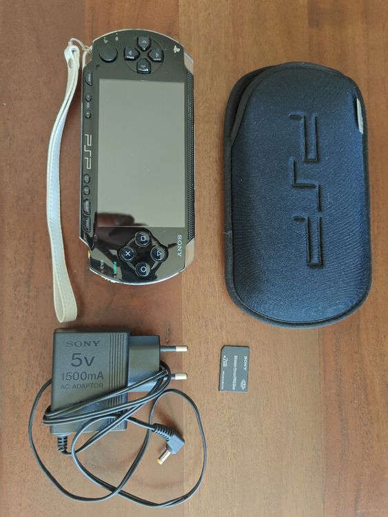 Sony PSP Handheld Console, Charger, Case & Memory Card | Kaufen auf Ricardo