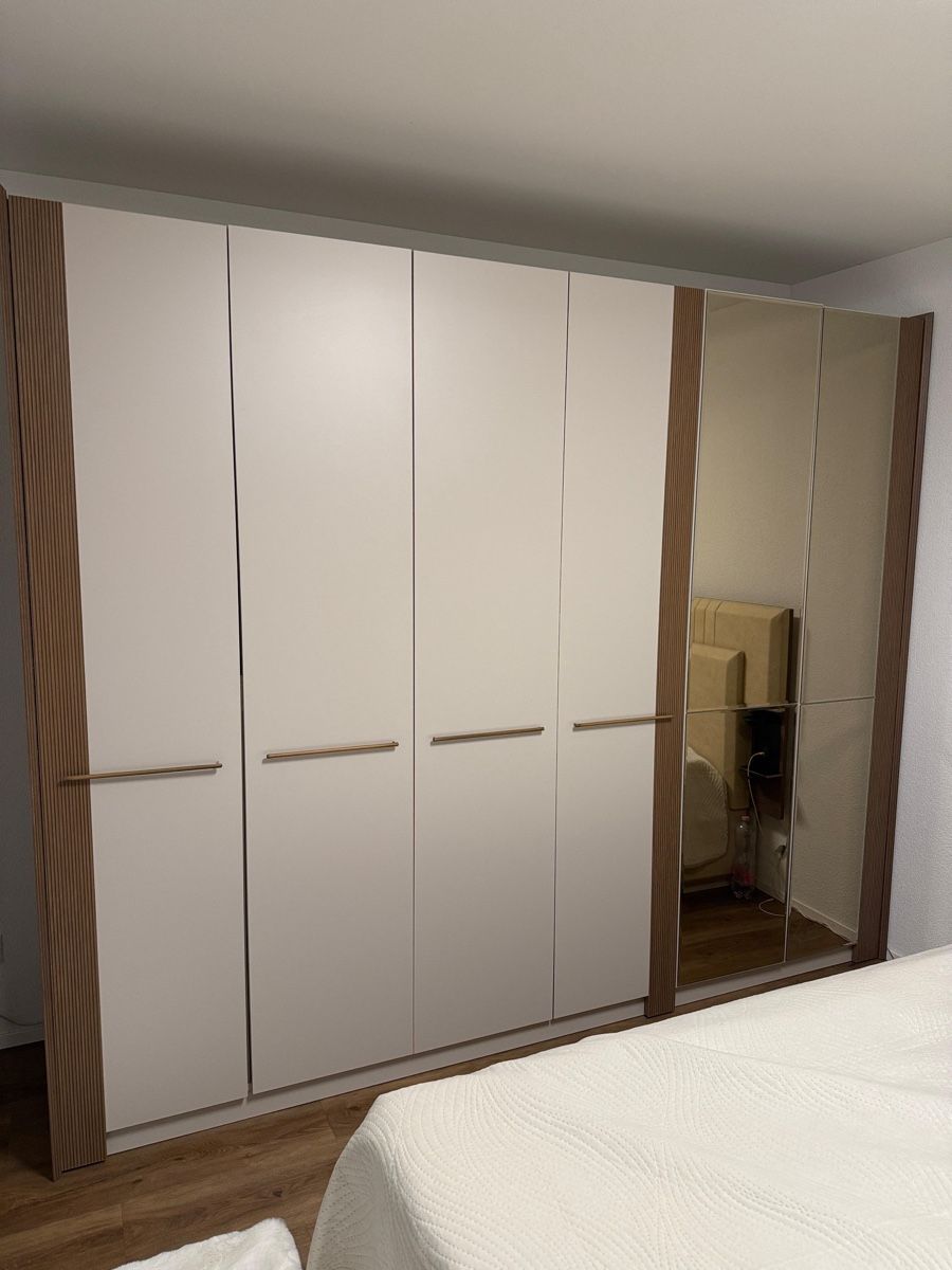 Moderner Kleiderschrank mit Spiegeltüren – sehr guter Zustan (Neu ...