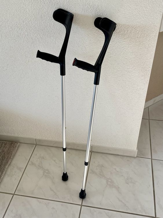 Krücken / Gehstützen / Gehilfen schwarz höhenverstellbar | Kaufen auf ...