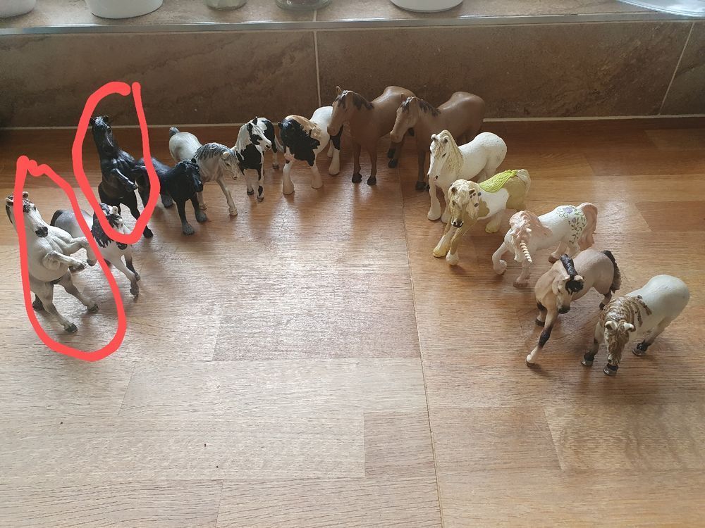 37 Spiel-Pferde 🐎🐎 (Gebraucht) in Grindel für CHF 50 – mit Lieferung ...