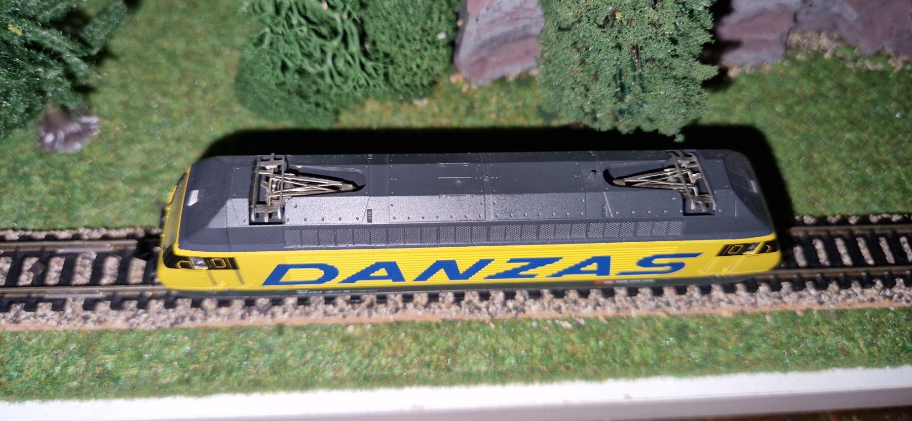 Minitrix 12688 SBB E-Lok Re 460 «Danzas» mit DSS (Gebraucht) in ...