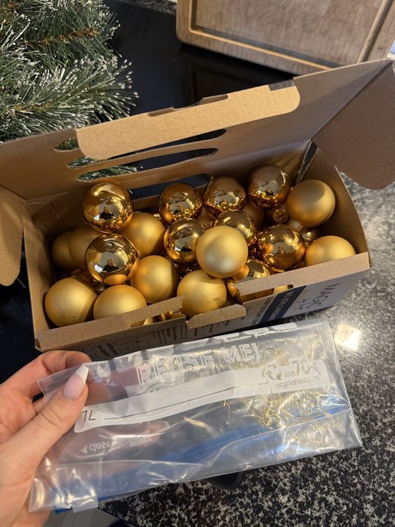 Small Christmas Tree with Golden Balls and Lights 🎄 (Neu (gemäss ...