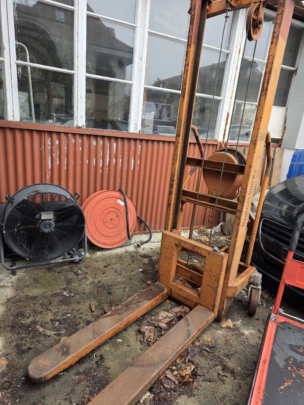 Vintage Hubstapler manuell–600 kg Tragkraft- ab CHF 1.- (Gebraucht) in ...