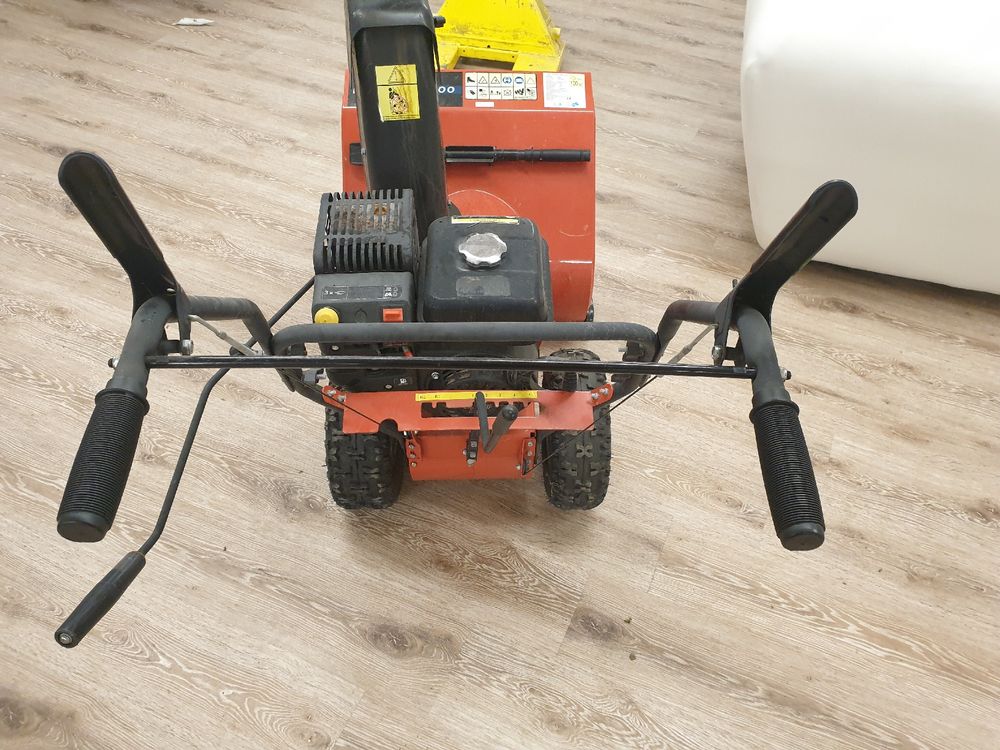 Schneefräse NGP ST 2200 ab 20fr. (Defekt) in Tuggen für CHF 78 – nur ...