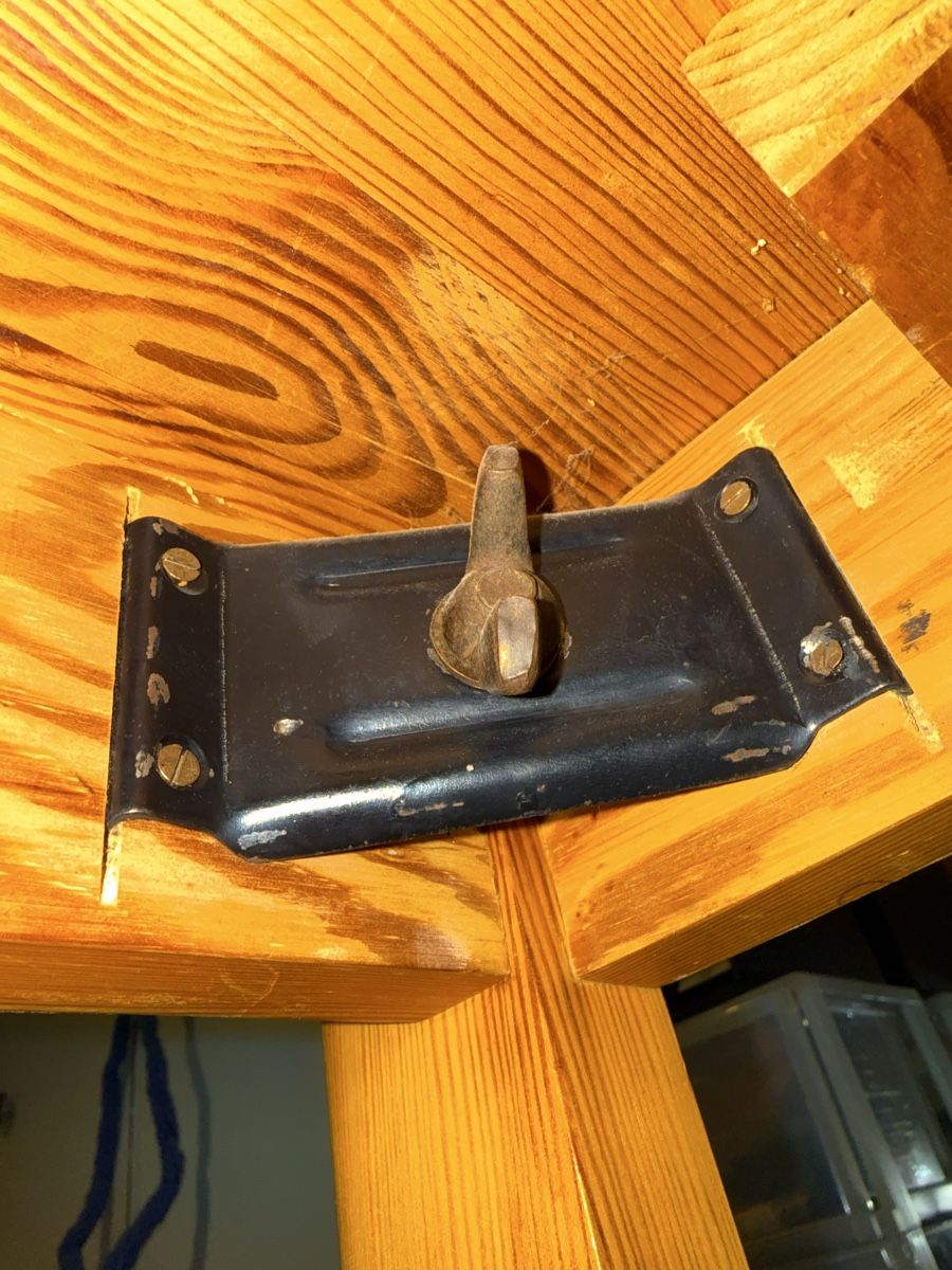 Table à manger en bois massif (D'occasion) à Stäfa pour CHF 1 – retrait ...