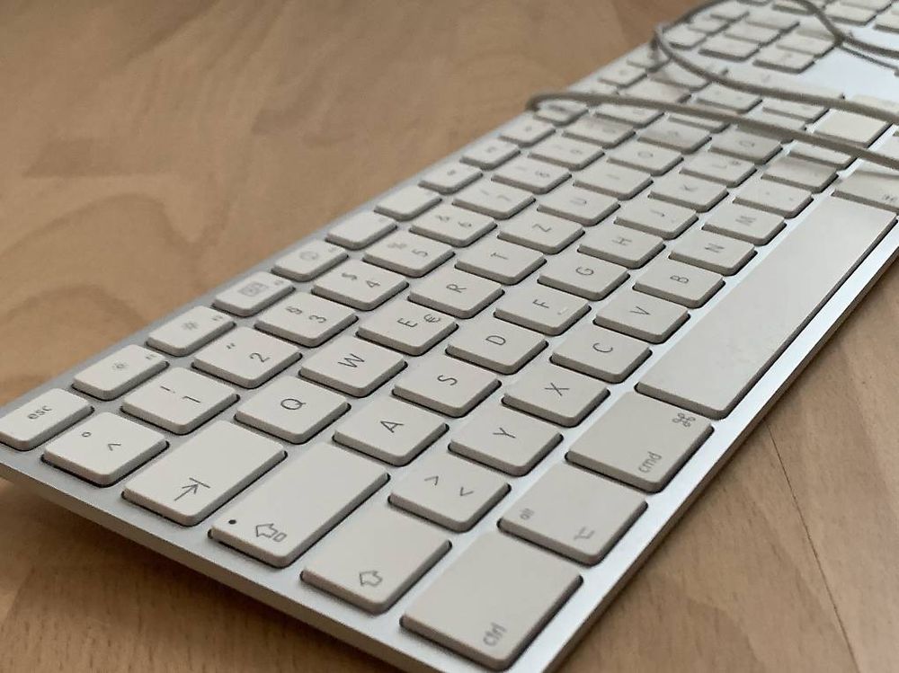 Apple Tastatur Keyboard Schweizer Layout mit Ziffernblock | Kaufen auf ...