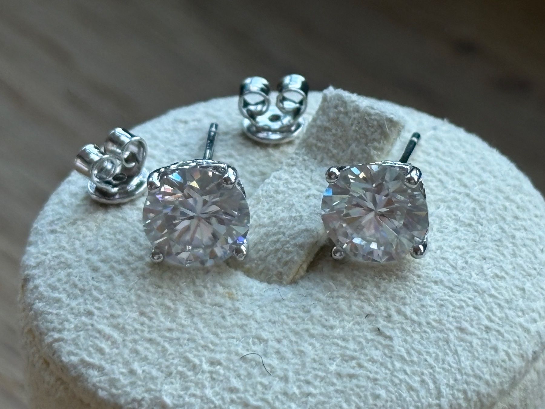 Luxus 2x2ct.Ohrstecker Zirkonia Farbe Silber/weiss (Gebraucht) in Biel ...