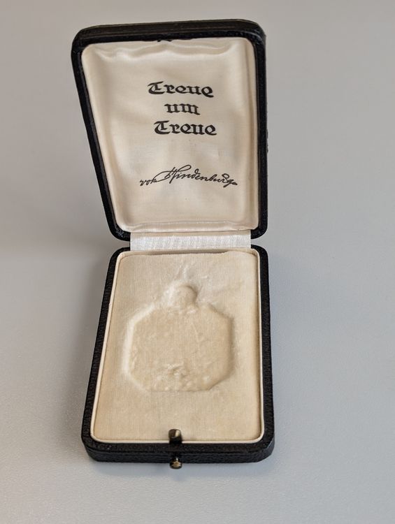 Schwarzes Etui "Treue um Treue" von Hindenburg (Gebraucht) in ...