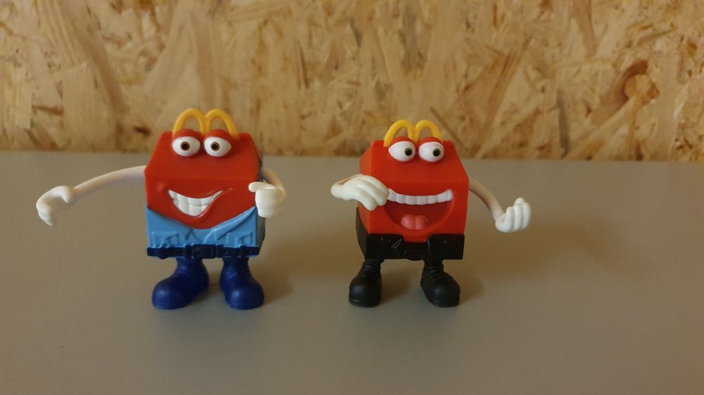 Happy Meal Figuren rot (blau + schwarze Hose) McDonalds 2012 (Gebraucht) in Koppigen für CHF 8 ...
