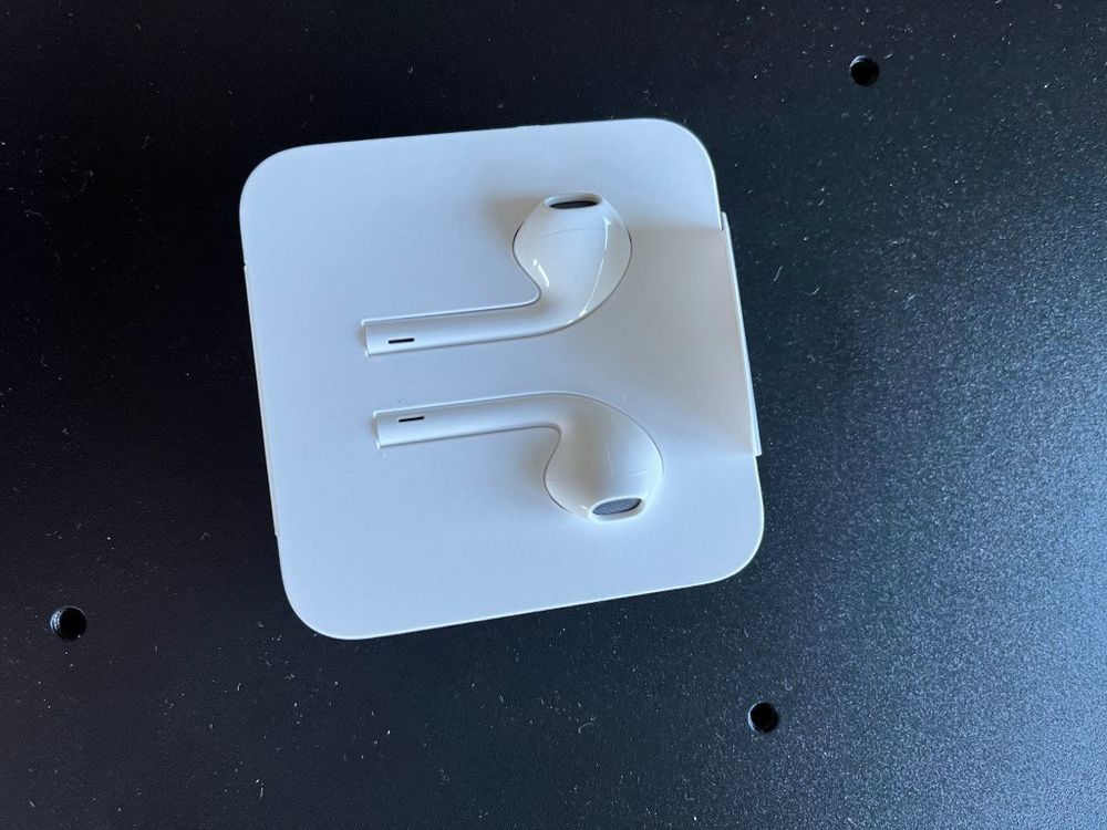 Neue Apple EarPods Kopfhörer Lightning Anschluss + Adapter (Neu und ...