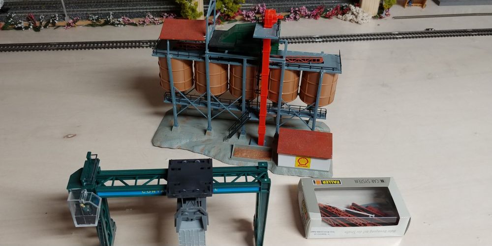Container Terminal & Shelltanklager HO (Gebraucht) in Waltenschwil für ...