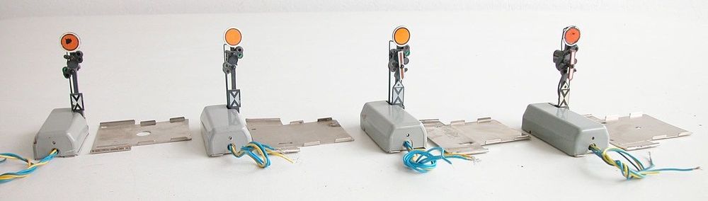 Märklin 4 Vorsignale 7036/38 Spur H0 | Kaufen auf Ricardo