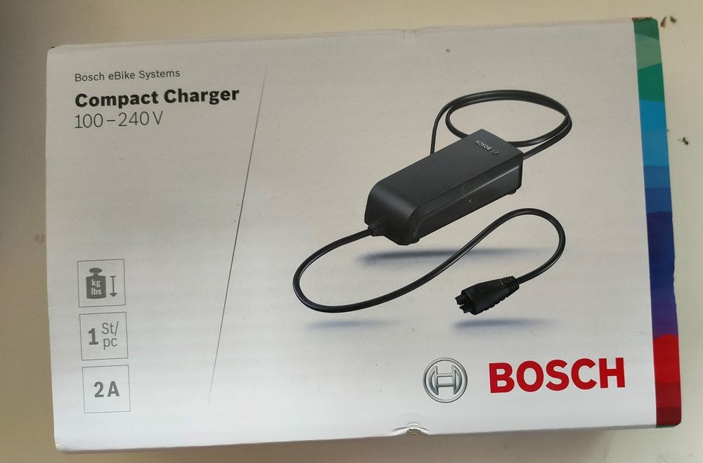 Bosch Ladegerät Compact Charger 100-240V | Kaufen auf Ricardo