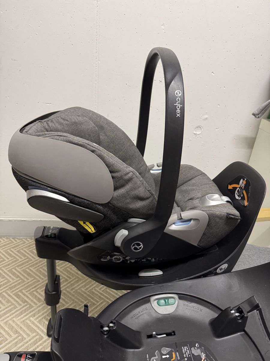 Cybex Cloud Z i-Size Babyschale mit 2 Base Z-Stationen, Grau (Gebraucht ...