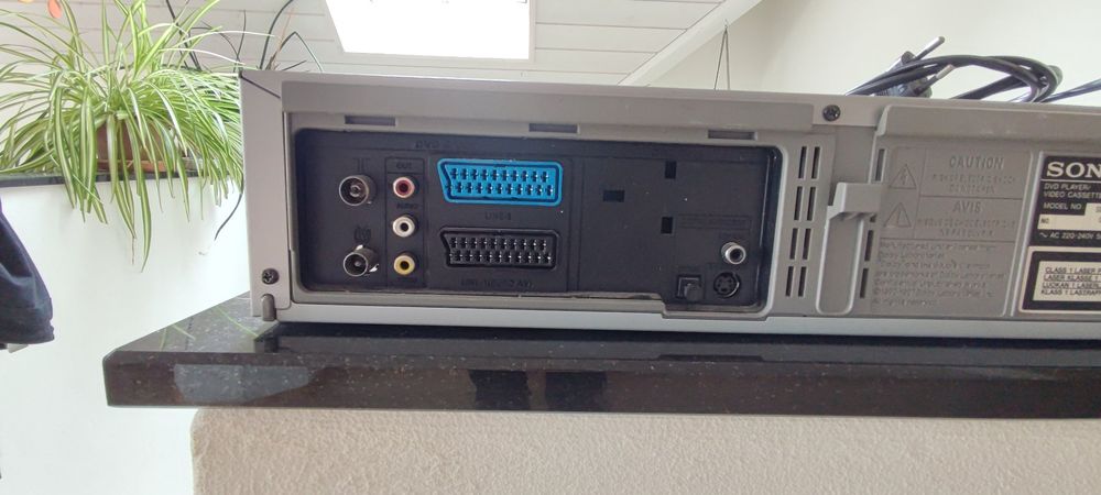 VHS & DVD Combi Recorder SLV-D950 von SONY (Gebraucht) in Schongau für CHF 220 – mit Lieferung ...