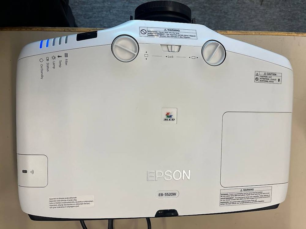 Epson EB-5520W mit HDMI und kann Full HD Anzeigen (Gebraucht) in ...