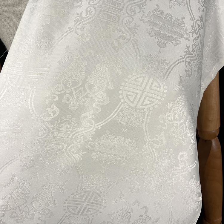 SHANGHAI TANG White Silk Scarf (Neu (gemäss Beschreibung)) in Emmen für ...