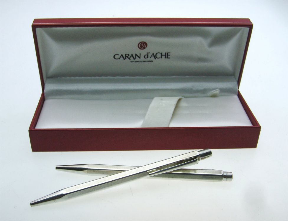 2 silberfarbige Caran D'ache Kugelschreiber in original Box. | Kaufen auf Ricardo