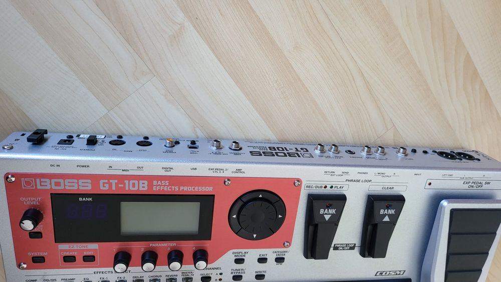 Boss GT-10B Bass Effects Processor (Gebraucht) in Ilanz für CHF 285 ...