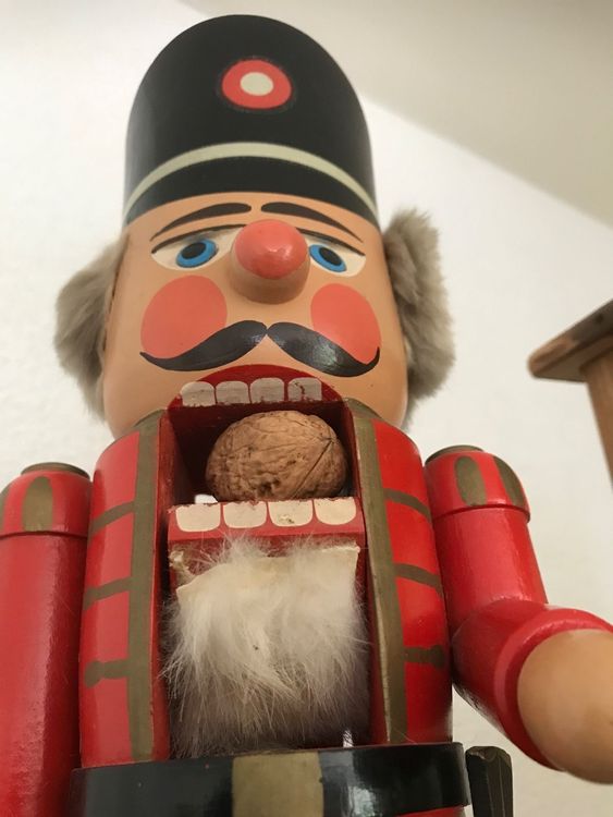 Nussknacker (Gebraucht) in Bichwil für CHF 35 – mit Lieferung auf ...