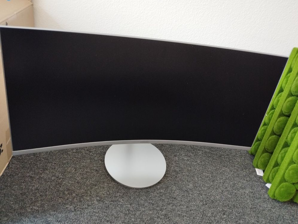 Samsung Curved Monitor DEFEKT (Defekt) in Schlieren für CHF 6 – nur ...