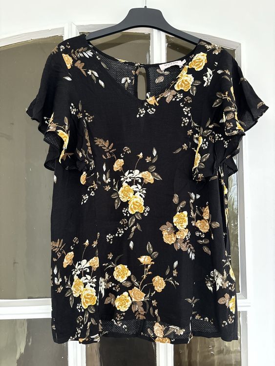 Bluse / T-Shirt mit Blumen (Neu (gemäss Beschreibung)) in Allenwinden für CHF 5 – mit Lieferung ...