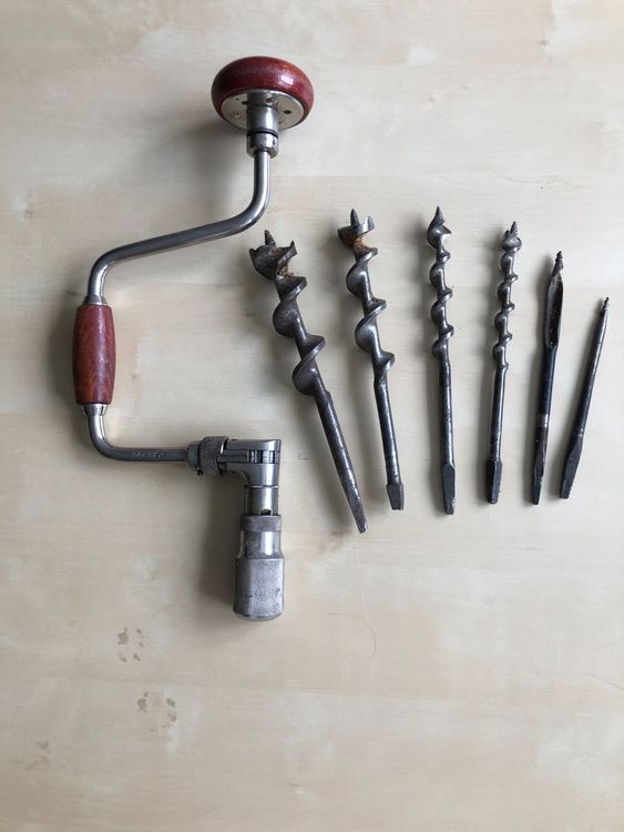 alter Handbohrer mit Bohraufsätze | Kaufen auf Ricardo