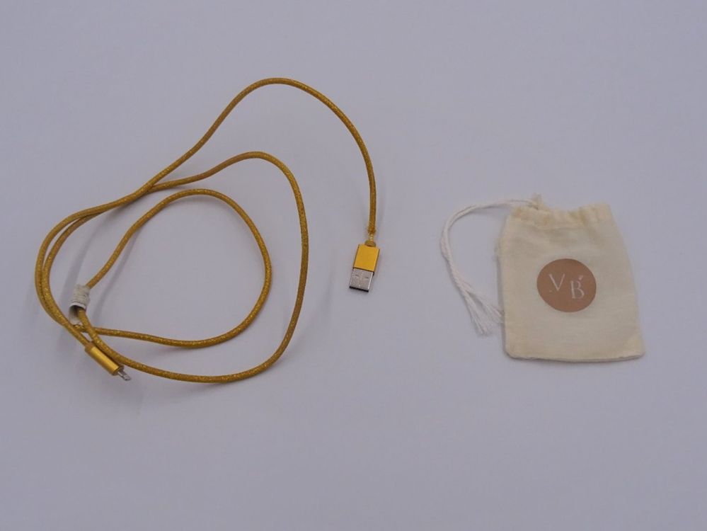 iPhone Ladekabel Gold mit Glitzer 120cm + Hülle (Gebraucht) in Bülach für CHF 1 – mit Lieferung ...