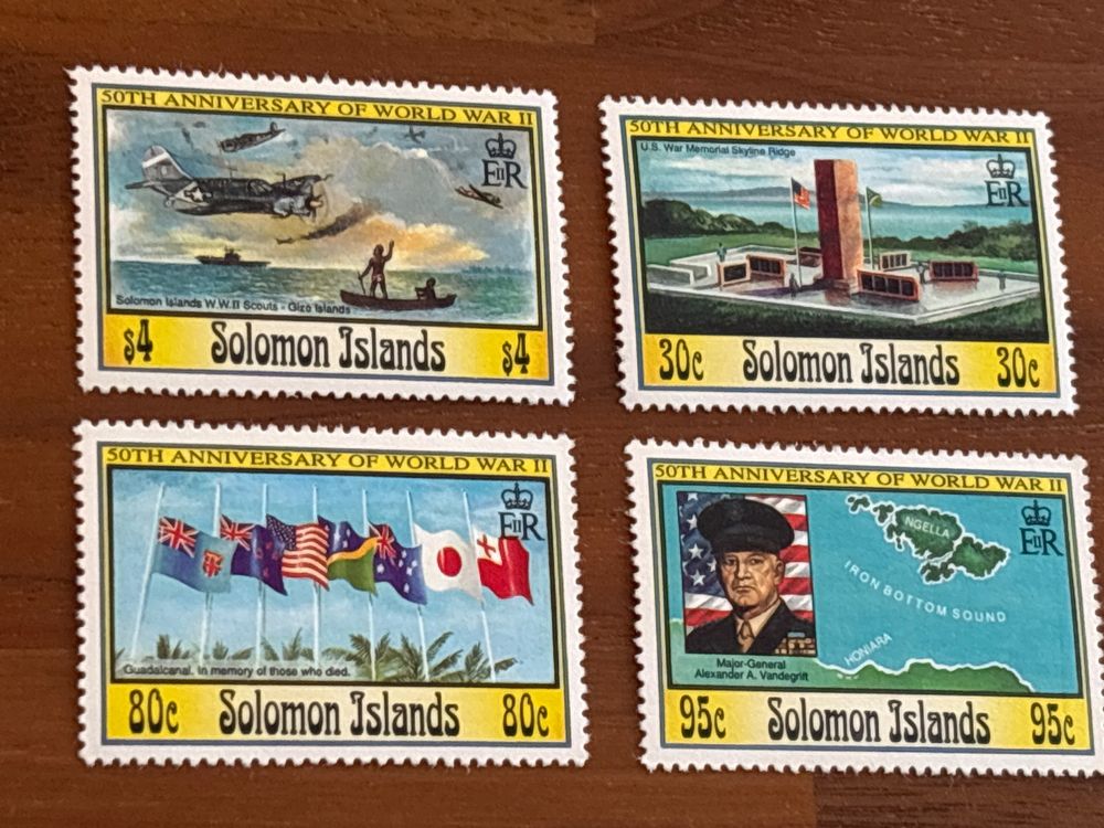 Solomon Islands Briefmarken, 50. Jahrestag, WWII, 4er Set (Neu und originalverpackt) in Zürich ...