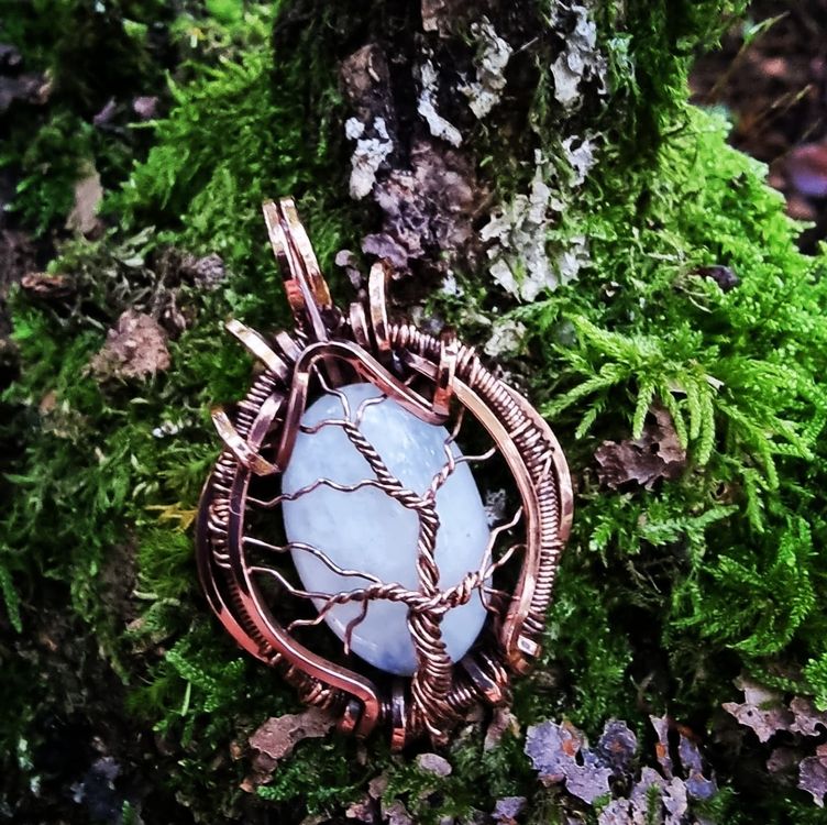 Anhänger mit Mondstein elegant umschlungen von Kupfer (Neu (gemäss Beschreibung)) in Sisseln AG ...