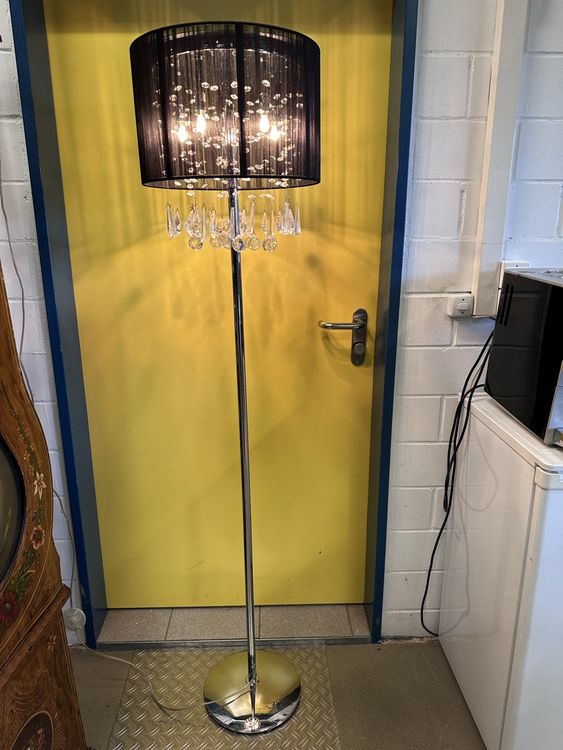 Schöne Stehlampe (Gebraucht) in Strengelbach für CHF 10 – nur Abholung auf Ricardo kaufen