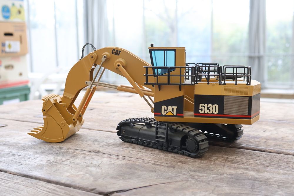NZG Modell CAT 5130 Baustellen-Fahrzeuge -Riesen Modell 1:50 (Gebraucht ...