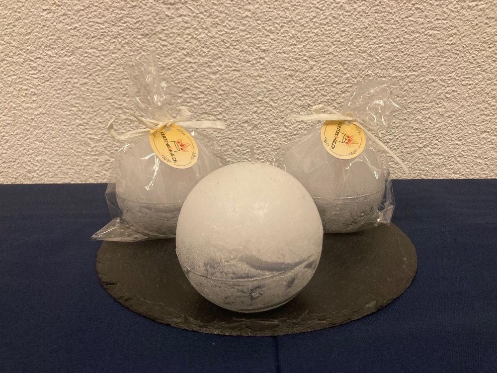 Kerzen - Kugeln, 3 Stk, 9x9 cm,Silber/Weiss metallic Raureif (Neu und originalverpackt) in ...