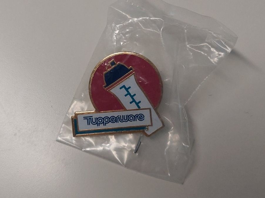 Pin Tupperware (Neu und originalverpackt) in Erlinsbach für CHF 0.7 ...