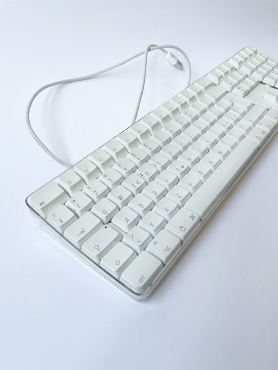 Apple Keyboard A1048 CH-DE Layout (Gebraucht) in für CHF 20 – mit ...