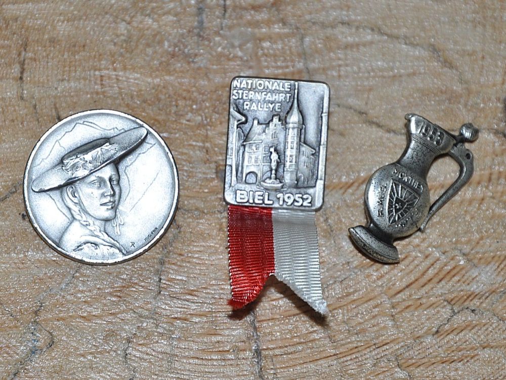 3 alte Broschen Abzeichen 1952 + 1953 (Gebraucht) in für CHF 1.5 – mit ...