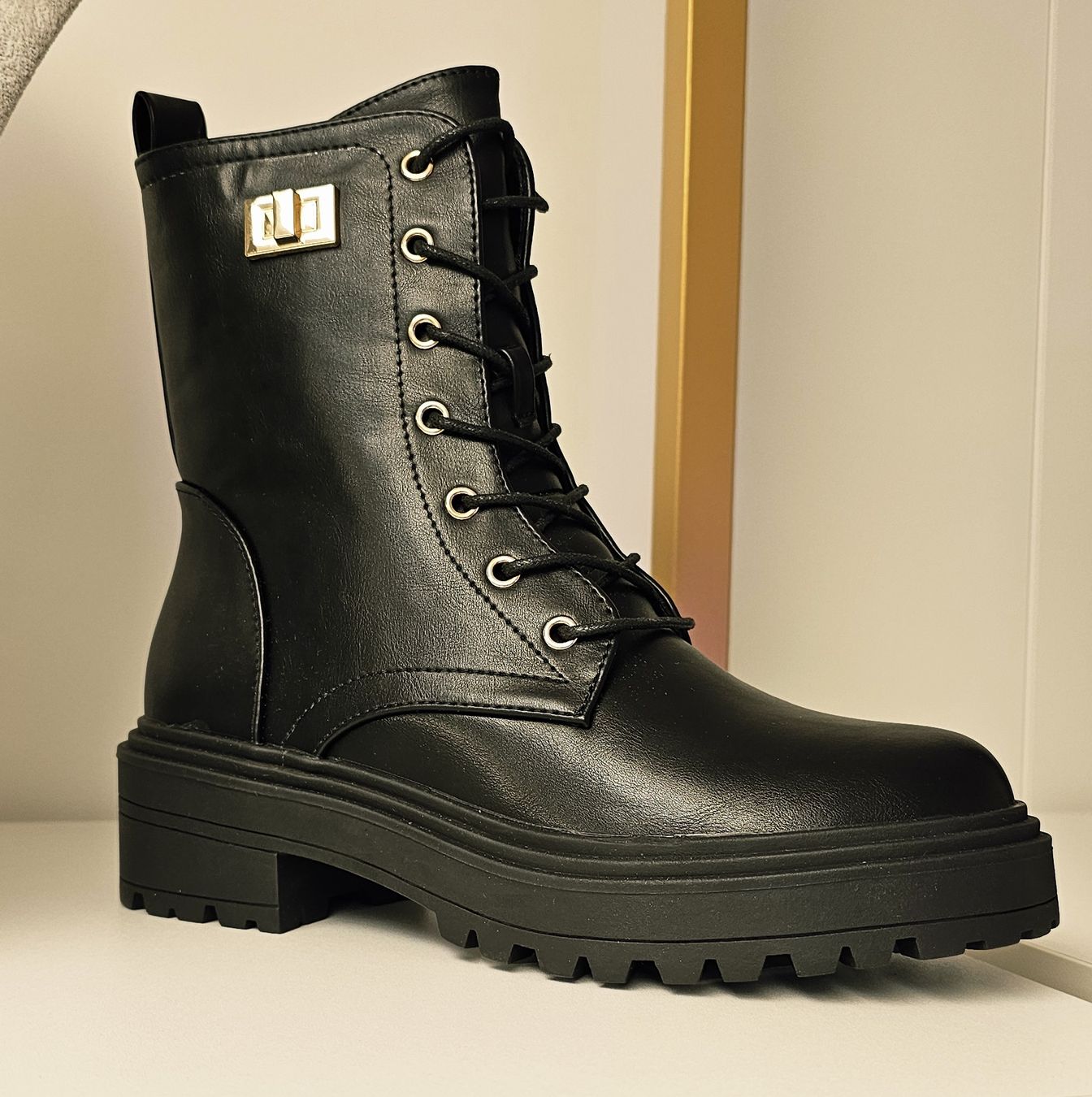 Schuhe Gr.35 NEU (Neu und originalverpackt) in St. Gallen für CHF 45 ...