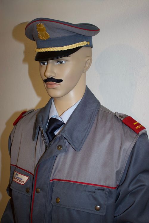 Police Suisse uniforme police de Lausanne (Gebraucht) in Lausanne für ...