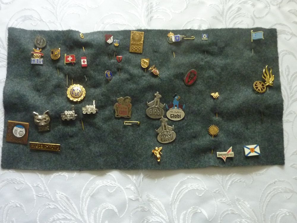 34 kleine Abzeichen Ansteckabzeichen Pin Globi Reklame usw. | Kaufen ...