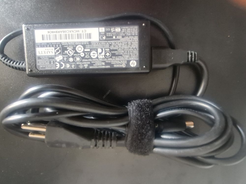 HP 65w Original Charger (Gebraucht) in Lugano für CHF 15 – mit ...