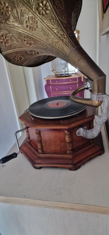 Sehr gut erhaltener Gramaphon!! | Kaufen auf Ricardo
