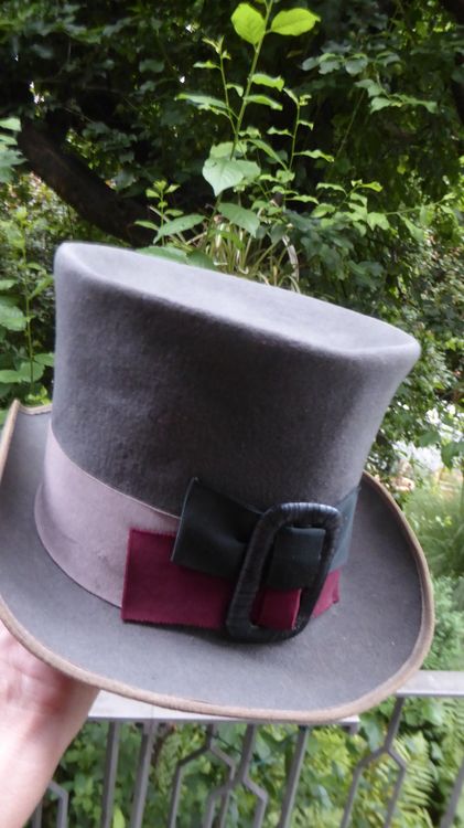 Antiker Zilinder Hut mit Violletter Masche (Gebraucht) in Sargans für ...