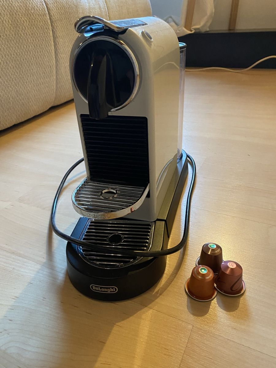Machine à café Nespresso DeLonghi avec 50 capsules nespresso (D ...