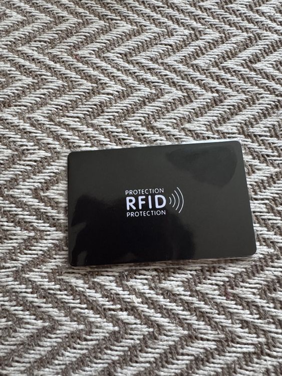 RFID Blocker Karte - Schützt Ihre Daten kontaktlos (Neu und originalverpackt) in Bassersdorf für ...