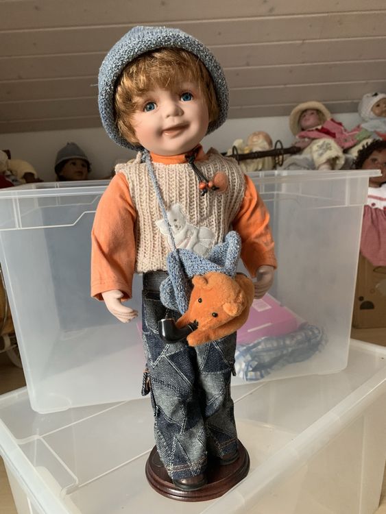 Porzellanpuppe Bub mit Teddybär & Pfeife, Sammlerpuppe (Neu (gemäss ...