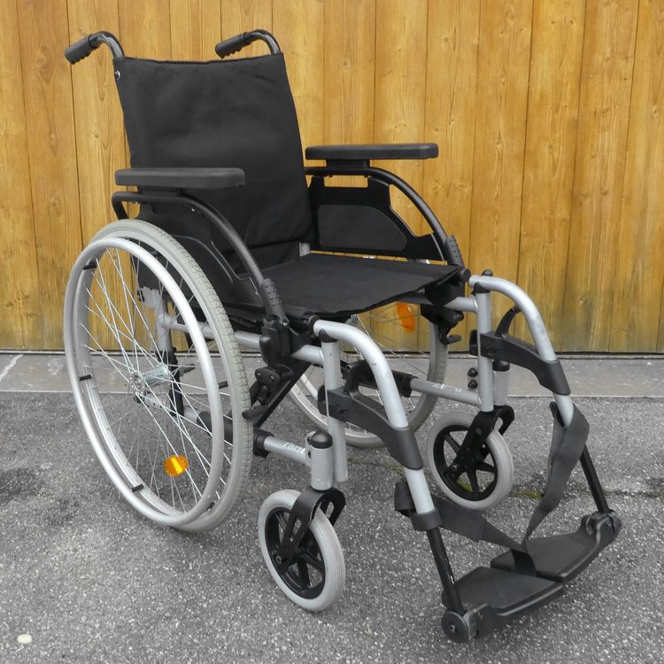 Rollstuhl Breezy, 42 cm Sitzbreite, nur CHF 149 | Kaufen auf Ricardo