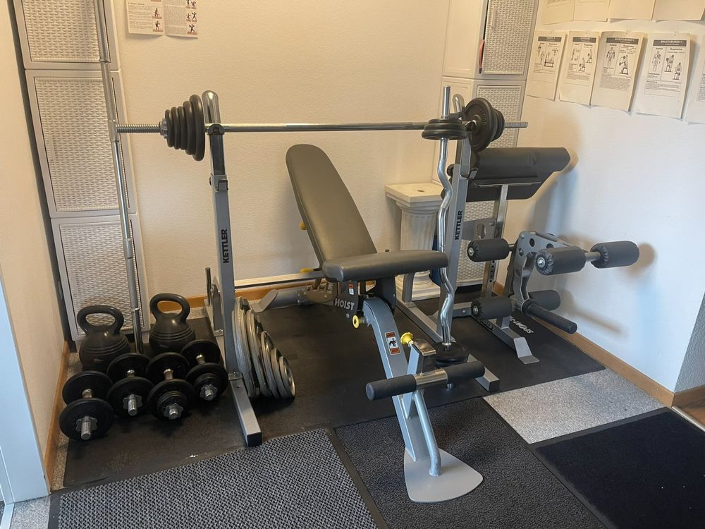 Hoist Universal Hantelbank mit viel Zubehör (Gebraucht) in Frauenfeld für CHF 490 – nur Abholung ...