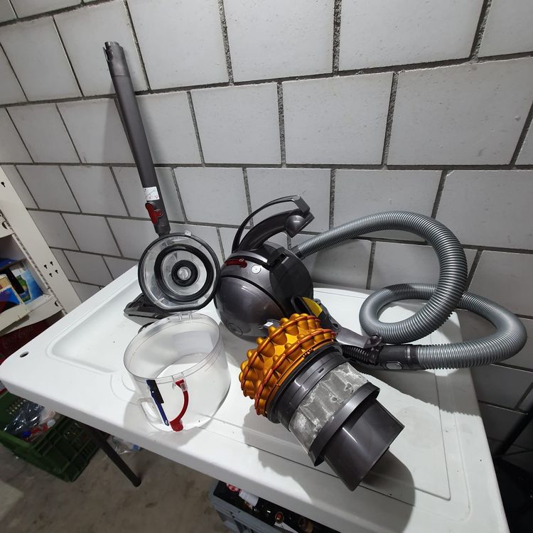 Staubsauger Dyson cinetic / DC 52 allergy (Gebraucht) in Brienz BE für CHF 109 – mit Lieferung ...
